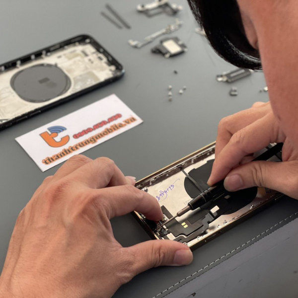 Sửa iPhone 12 Pro Max không nhận sim đơn giản nhanh chóng